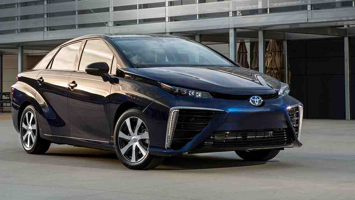 Toyota Unveils First Hydrogen-Powered Car; Offers Patents for Hydrogen ...